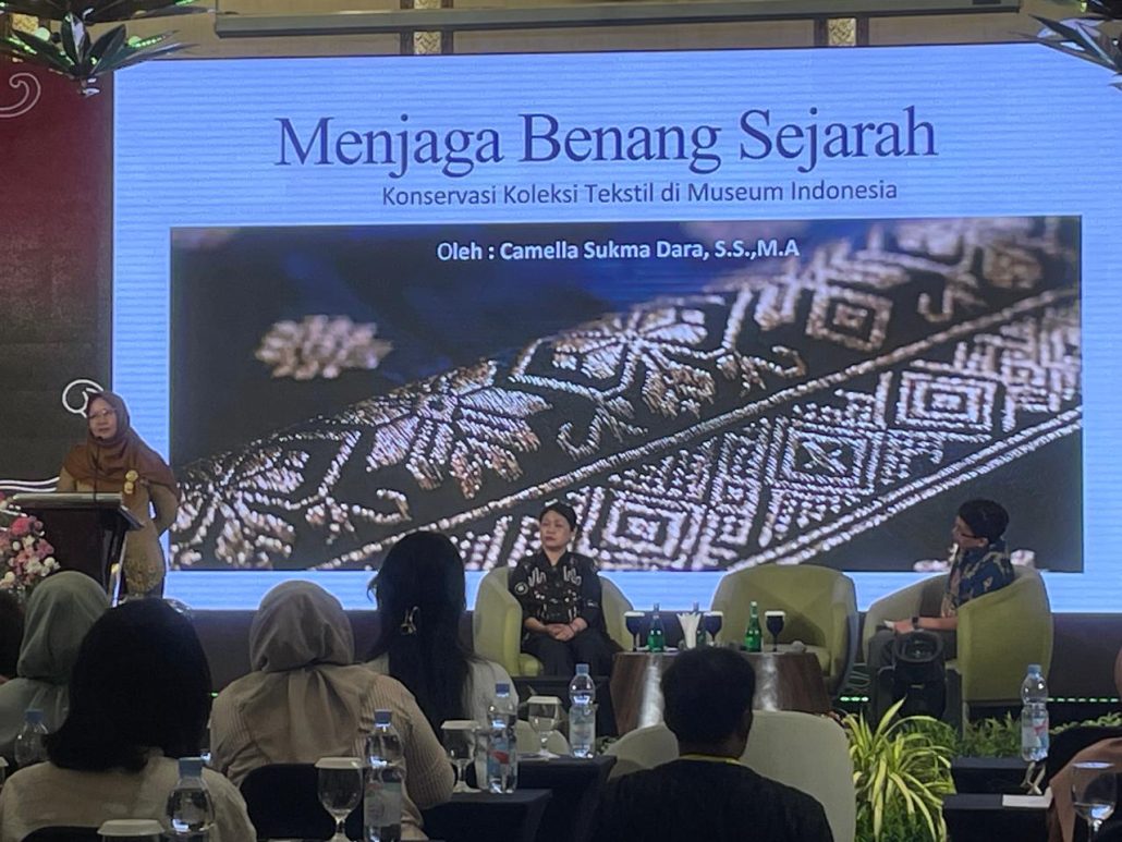 Camella Sukma Dara: Alumni Arkeologi UGM Paparkan Konservasi Tekstil ...