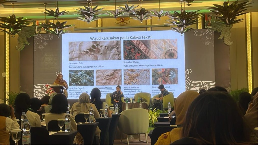 Camella Sukma Dara: Alumni Arkeologi UGM Paparkan Konservasi Tekstil ...